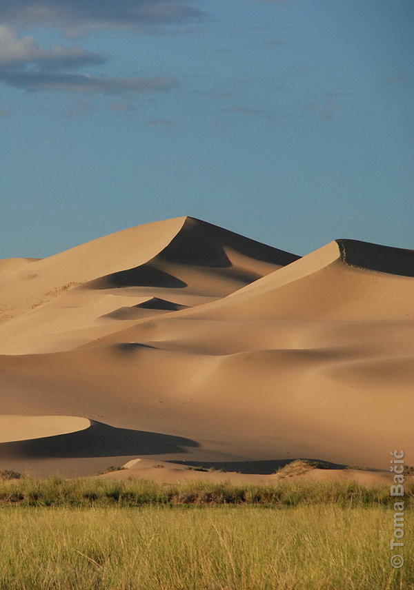 Femina.hr: Mongolija - džipovima po pustinji Gobi