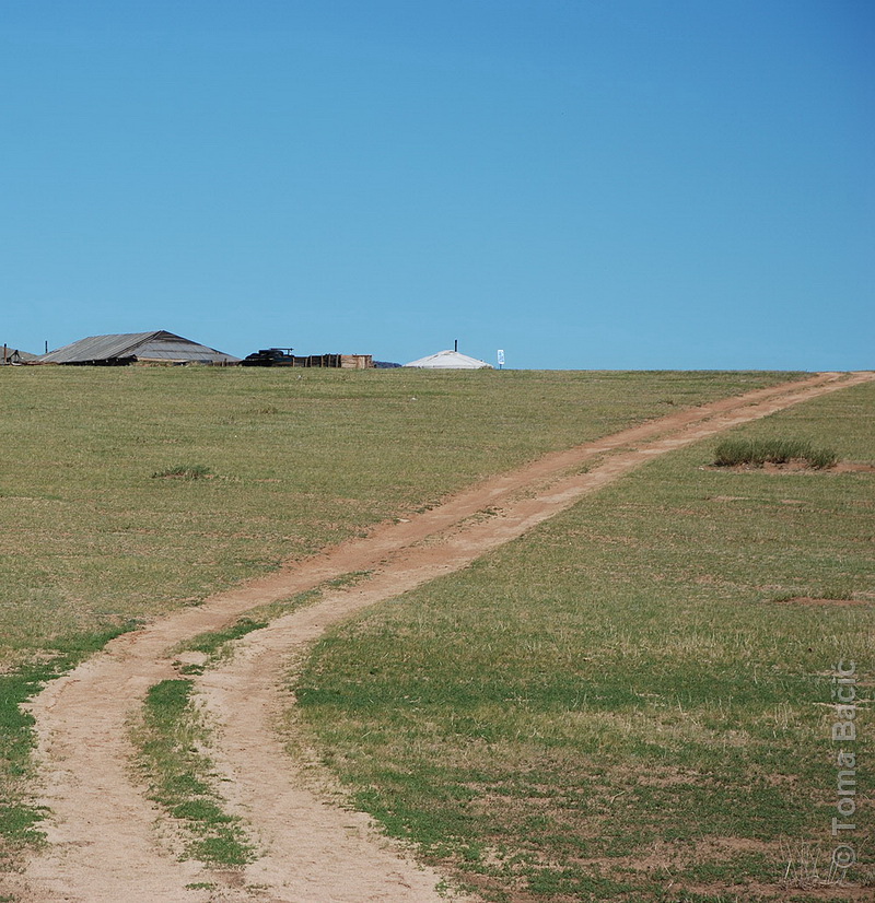 Femina.hr: Mongolija - džipovima po pustinji Gobi